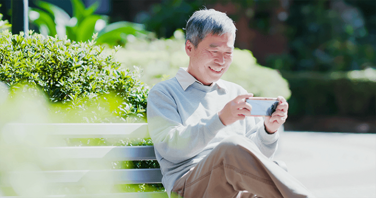 5 must have features in phones for the elderly – SilverActivities Blog